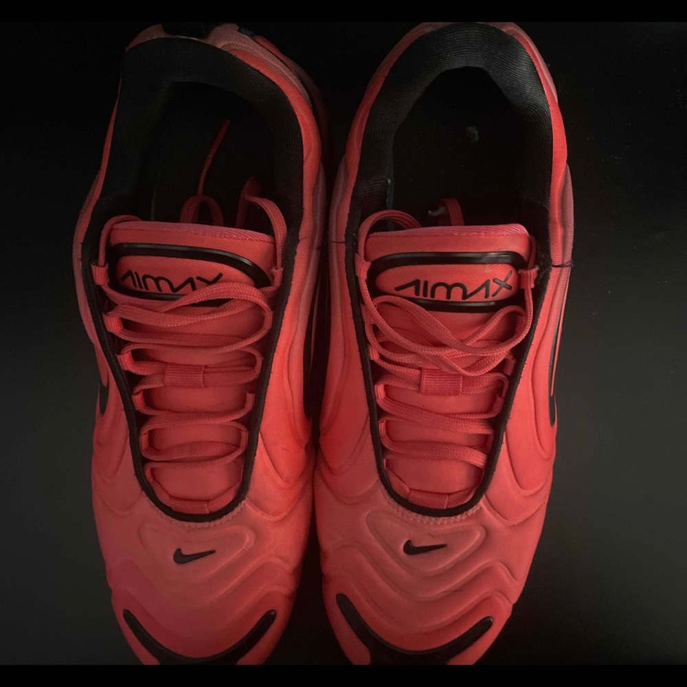 Nike Air Max 720 'Red Black' ( Original Price - 200 ) - Gem